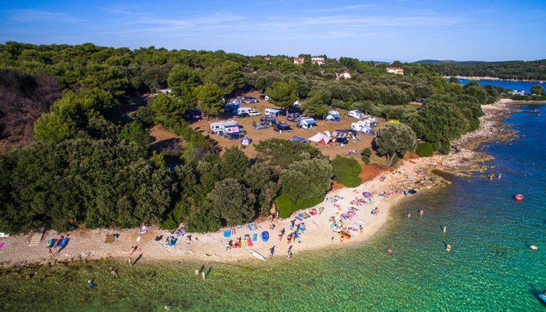 Kemp Stupice. Zdroj: arenacamps.com/en/camps-istria/camping-arena ...