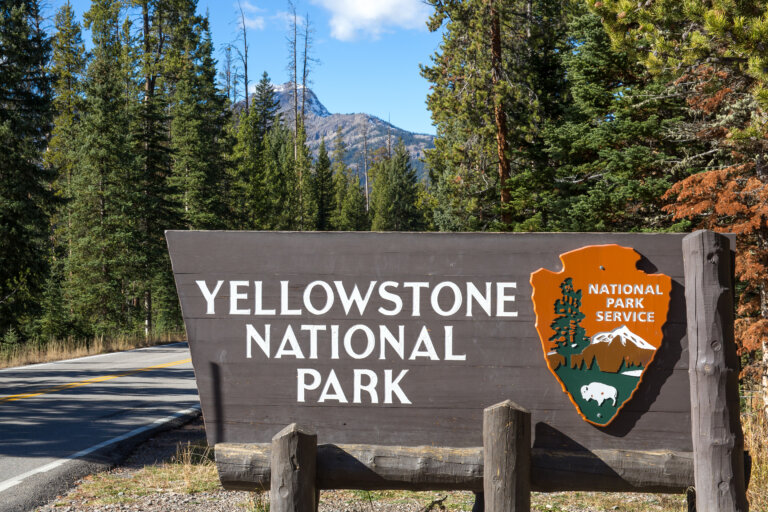 Yellowstone,National,Park,Sign - Relax